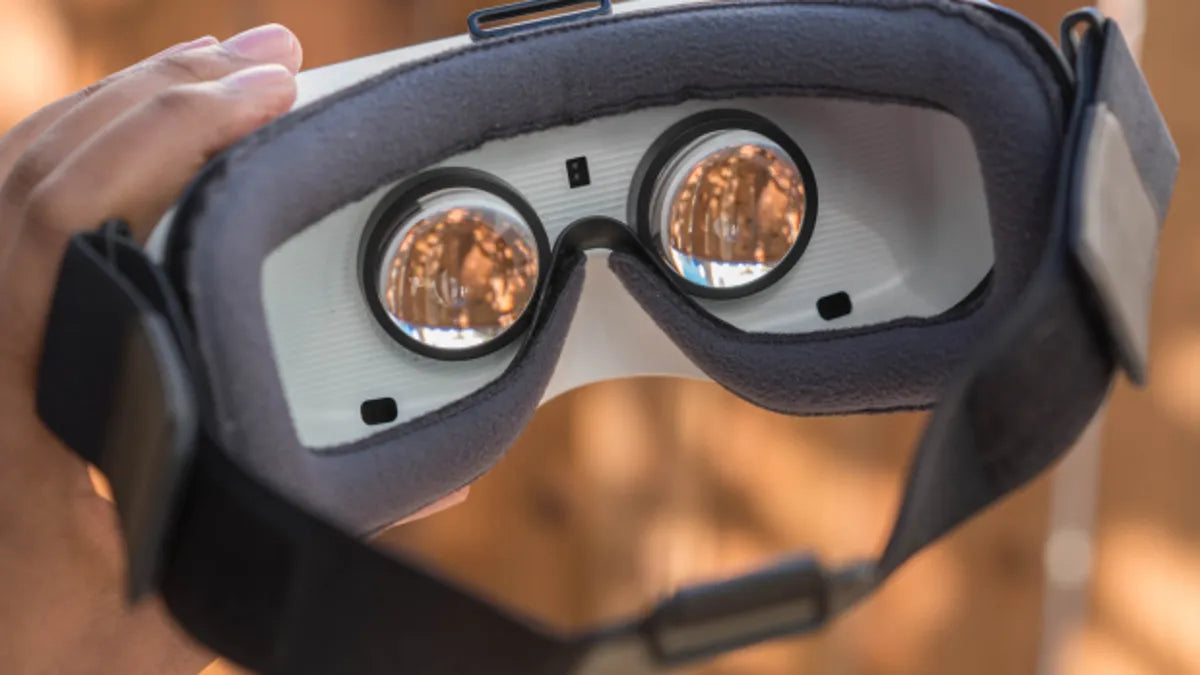 Why choose Micro OLED for VR headsets